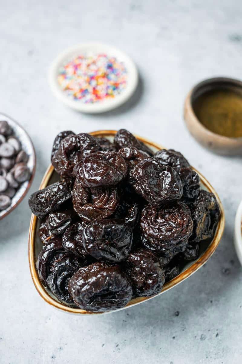 Healthy Chocolate Snacks: No-Bake Prune Balls Hit the Sweet Spot